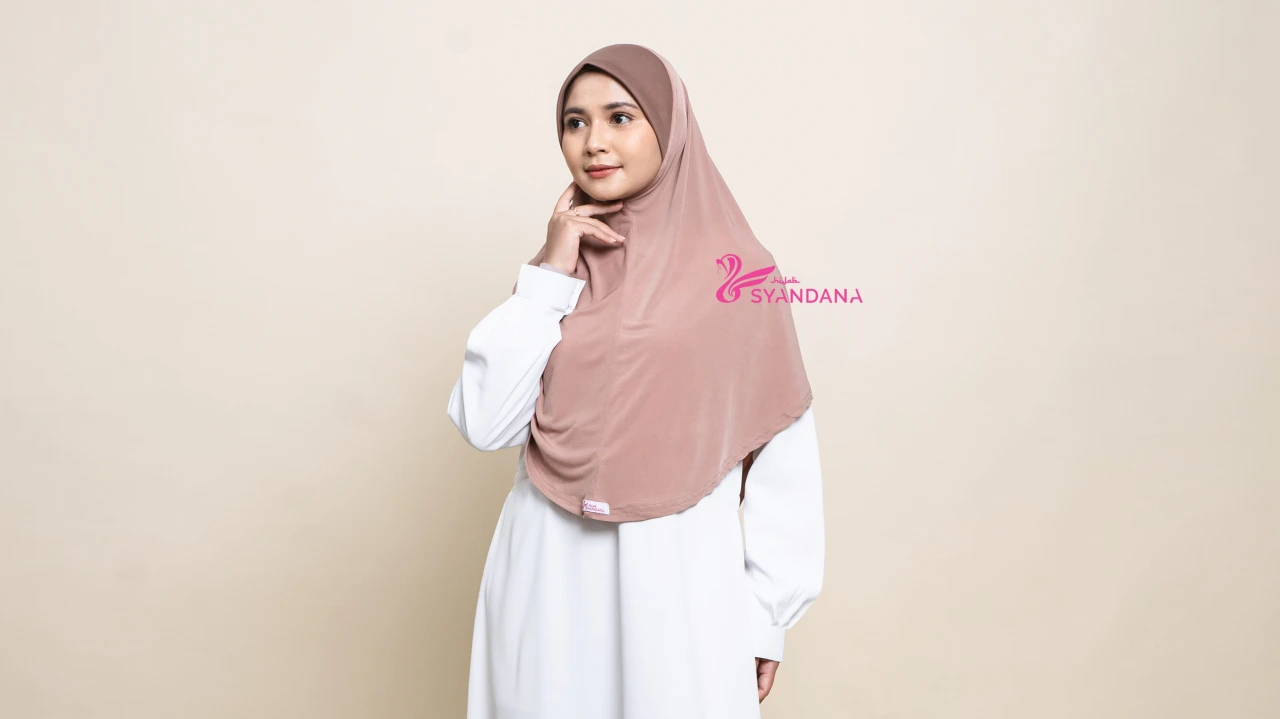 Gamis Terbaru 2025 Simple Elegan Spesial Hari Raya - Ainun Najib